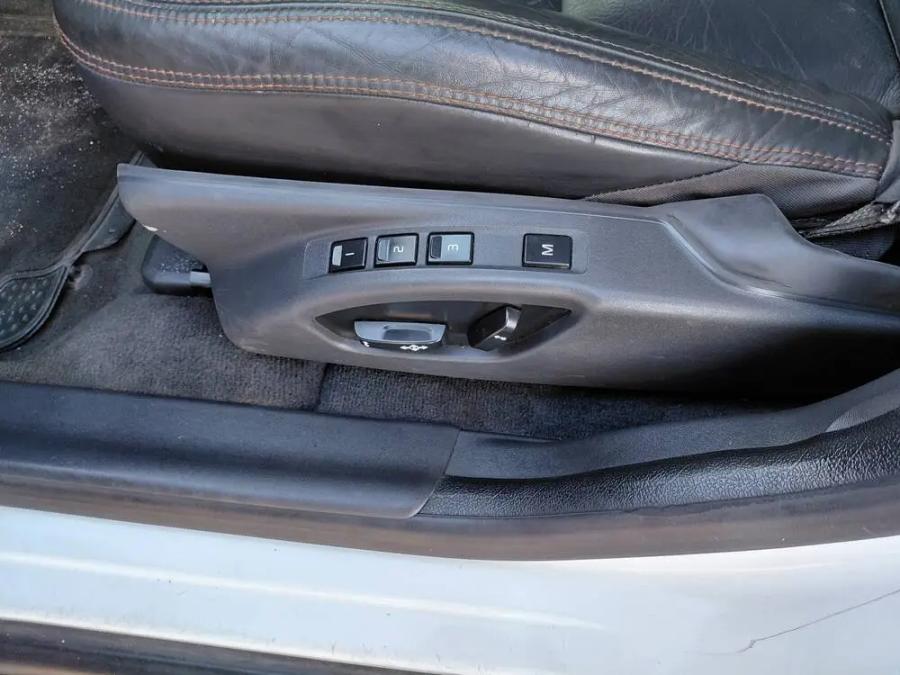 Balts Volvo XC60 2008 Talsi, ar dzinēja tilpumu 2.40 L un nobraukumu 357 tūkst. km par 7100 €, foto 11 vietnē AUTOMOTO.COM.LV