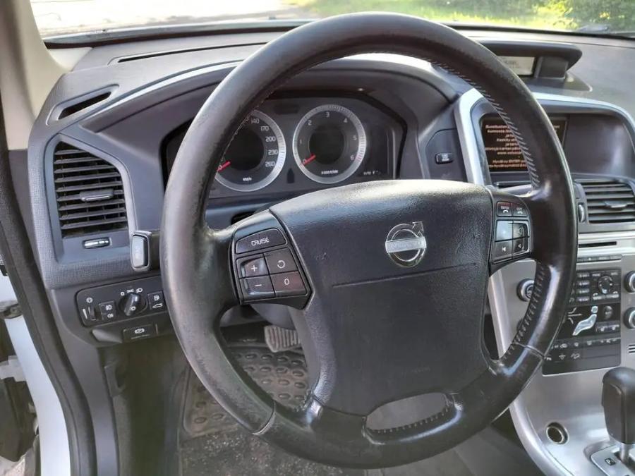 Balts Volvo XC60 2008 Talsi, ar dzinēja tilpumu 2.40 L un nobraukumu 357 tūkst. km par 7100 €, foto 12 vietnē AUTOMOTO.COM.LV