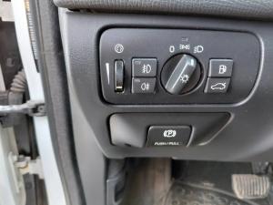 Balts Volvo XC60 2008 Talsi, ar dzinēja tilpumu 2.40 L un nobraukumu 357 tūkst. km par 7100 €, foto 13 vietnē AUTOMOTO.COM.LV