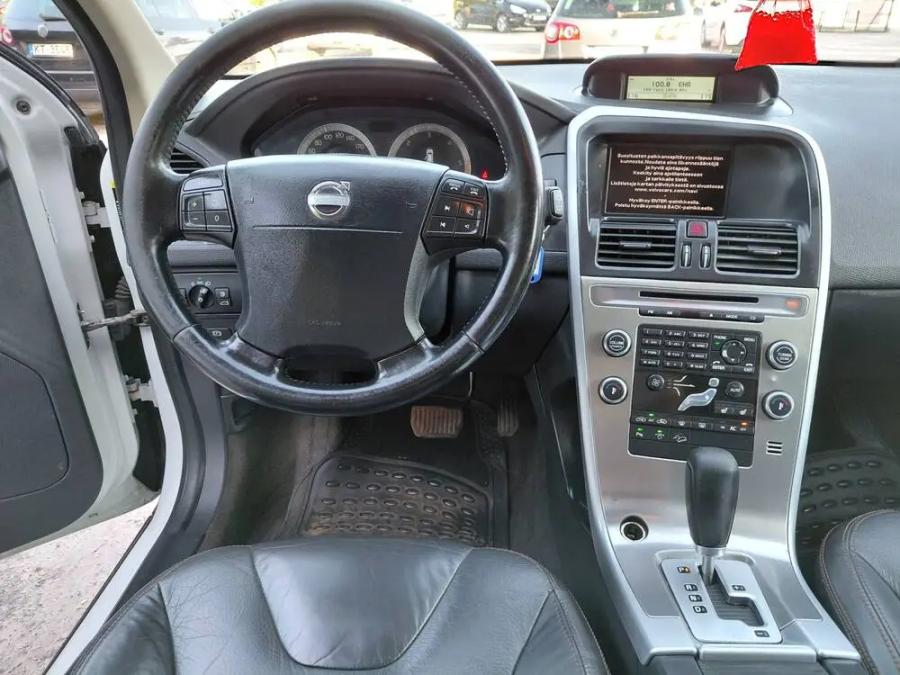 Balts Volvo XC60 2008 Talsi, ar dzinēja tilpumu 2.40 L un nobraukumu 357 tūkst. km par 7100 €, foto 15 vietnē AUTOMOTO.COM.LV