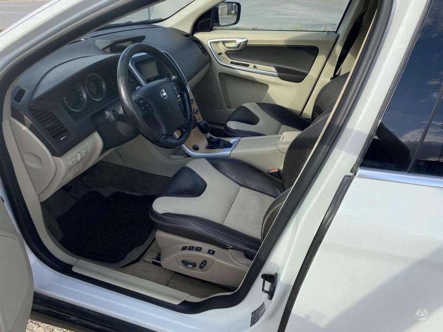Balts Volvo XC60 2008 Viļņa, ar dzinēja tilpumu 2.40 L un nobraukumu 398 tūkst. km par 4550 €, foto 12 vietnē AUTOMOTO.COM.LV