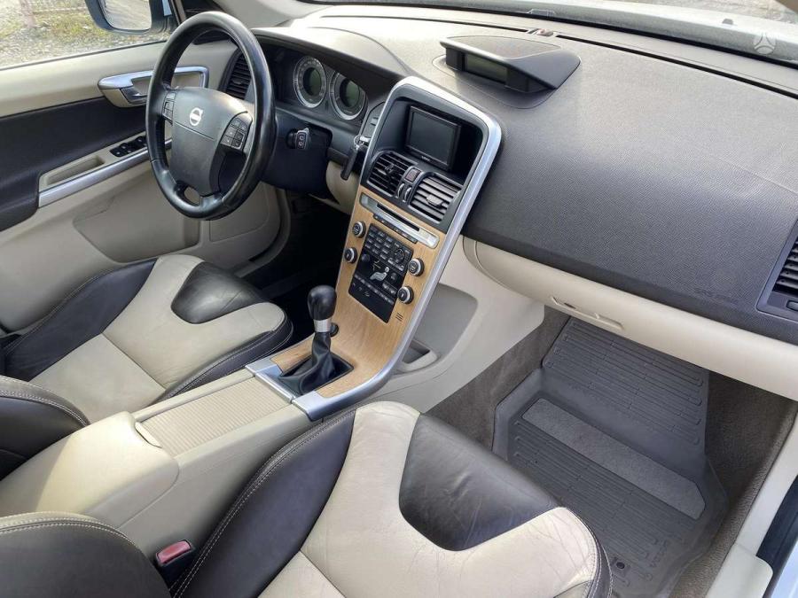 Balts Volvo XC60 2008 Viļņa, ar dzinēja tilpumu 2.40 L un nobraukumu 398 tūkst. km par 4550 €, foto 14 vietnē AUTOMOTO.COM.LV
