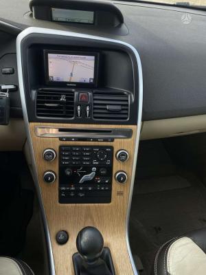 Balts Volvo XC60 2008 Viļņa, ar dzinēja tilpumu 2.40 L un nobraukumu 398 tūkst. km par 4550 €, foto 15 vietnē AUTOMOTO.COM.LV