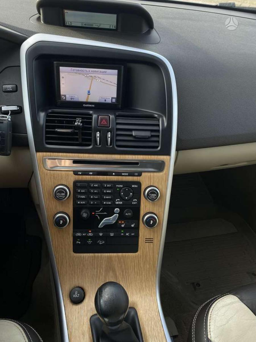 Balts Volvo XC60 2008 Viļņa, ar dzinēja tilpumu 2.40 L un nobraukumu 398 tūkst. km par 4550 €, foto 15 vietnē AUTOMOTO.COM.LV