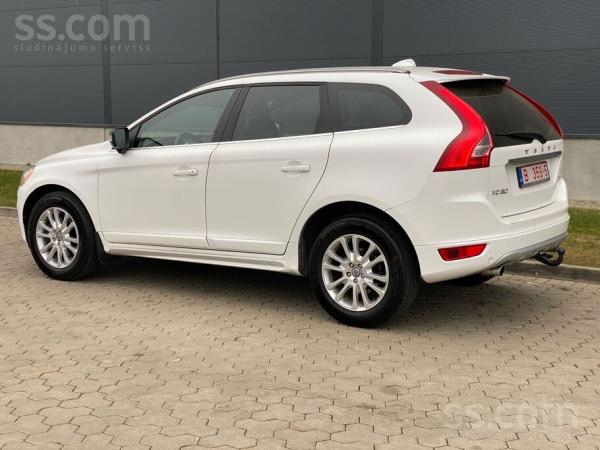 Balts Volvo XC60 2009 Rīga, ar dzinēja tilpumu 2.40 L un nobraukumu 0 tūkst. km par 8599 €, foto 3 vietnē AUTOMOTO.COM.LV