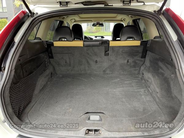 Balts Volvo XC60 2009 Tartu, ar dzinēja tilpumu 2.40 L un nobraukumu 290 tūkst. km par 7499 €, foto 11 vietnē AUTOMOTO.COM.LV