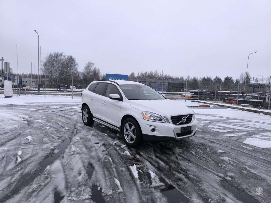 White Volvo XC60 2009 in Panevezys, with an engine capacity of 2.40 L and mileage of 228 thousand km for 6700 €, photo 2 on AUTOMOTO.COM.LV