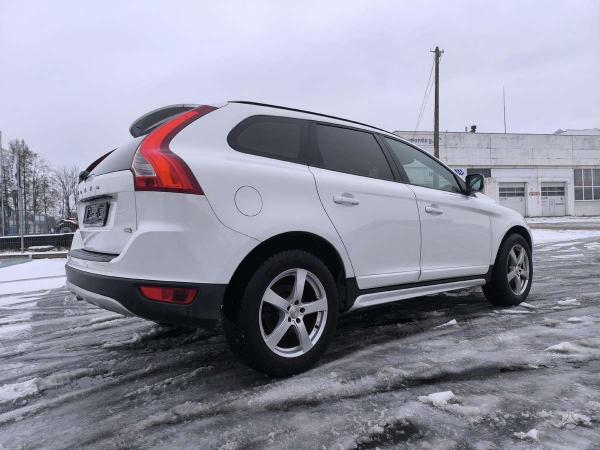 Balts Volvo XC60 2009 Panevēža, ar dzinēja tilpumu 2.40 L un nobraukumu 228 tūkst. km par 6700 €, foto 5 vietnē AUTOMOTO.COM.LV