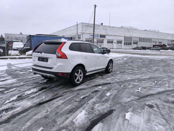 Balts Volvo XC60 2009 Panevēža, ar dzinēja tilpumu 2.40 L un nobraukumu 228 tūkst. km par 6700 €, foto 6 vietnē AUTOMOTO.COM.LV