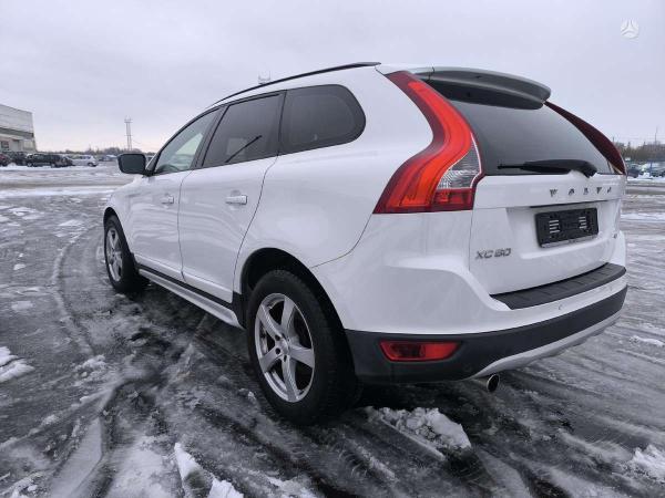 Balts Volvo XC60 2009 Panevēža, ar dzinēja tilpumu 2.40 L un nobraukumu 228 tūkst. km par 6700 €, foto 7 vietnē AUTOMOTO.COM.LV