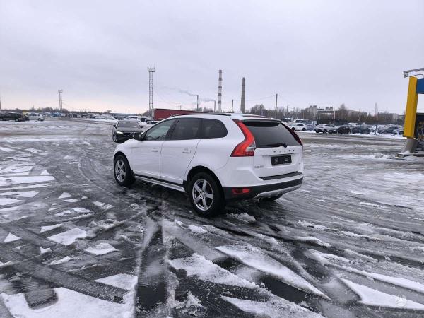 Balts Volvo XC60 2009 Panevēža, ar dzinēja tilpumu 2.40 L un nobraukumu 228 tūkst. km par 6700 €, foto 8 vietnē AUTOMOTO.COM.LV