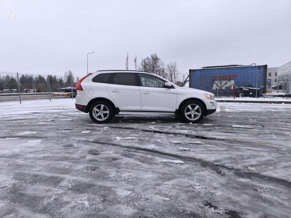 Balts Volvo XC60 2009 Panevēža, ar dzinēja tilpumu 2.40 L un nobraukumu 228 tūkst. km par 6700 €, foto 9 vietnē AUTOMOTO.COM.LV