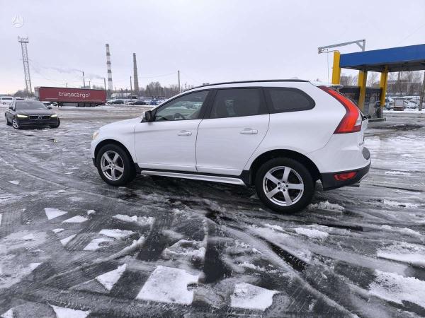 Balts Volvo XC60 2009 Panevēža, ar dzinēja tilpumu 2.40 L un nobraukumu 228 tūkst. km par 6700 €, foto 10 vietnē AUTOMOTO.COM.LV