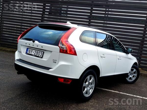 White Volvo XC60 2009 in Riga, with an engine capacity of 2.40 L and mileage of 194 thousand km for 7990 €, photo 2 on AUTOMOTO.COM.LV