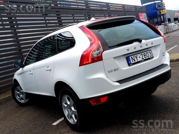 White Volvo XC60 2009 in Riga, with an engine capacity of 2.40 L and mileage of 194 thousand km for 7990 €, photo 4 on AUTOMOTO.COM.LV