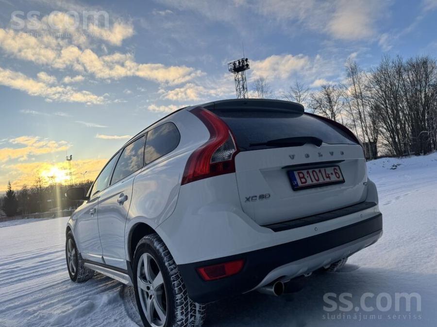 Balts Volvo XC60 2009 Rēzekne, ar dzinēja tilpumu 2.40 L un nobraukumu 230 tūkst. km par 7700 €, foto 3 vietnē AUTOMOTO.COM.LV