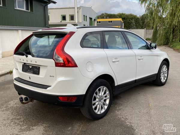 White Volvo XC60 2009 in Mazeikiai, with an engine capacity of 2.40 L and mileage of 365 thousand km for 6500 €, photo 5 on AUTOMOTO.COM.LV