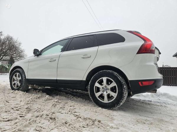 Balts Volvo XC60 2009 Kauņa, ar dzinēja tilpumu 2.40 L un nobraukumu 368 tūkst. km par 5150 €, foto 1 vietnē AUTOMOTO.COM.LV