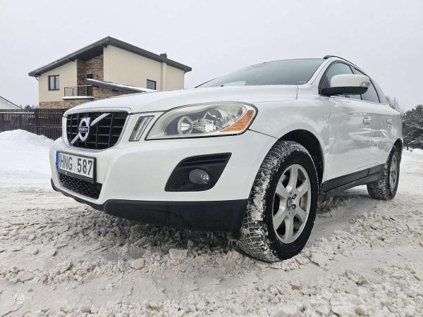 Balts Volvo XC60 2009 Kauņa, ar dzinēja tilpumu 2.40 L un nobraukumu 368 tūkst. km par 5150 €, foto 3 vietnē AUTOMOTO.COM.LV