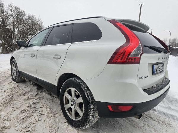 Balts Volvo XC60 2009 Kauņa, ar dzinēja tilpumu 2.40 L un nobraukumu 368 tūkst. km par 5150 €, foto 7 vietnē AUTOMOTO.COM.LV