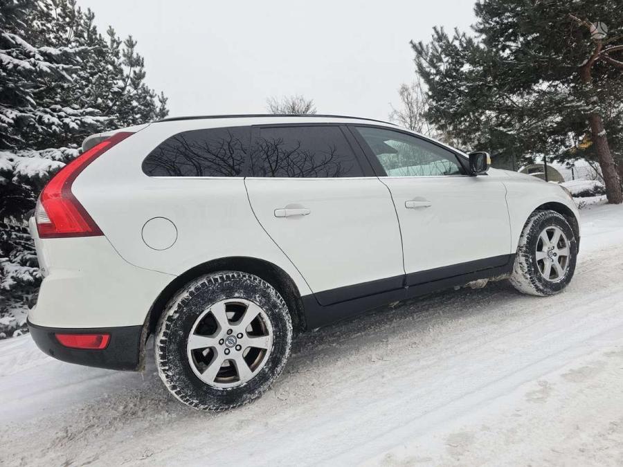 Balts Volvo XC60 2009 Kauņa, ar dzinēja tilpumu 2.40 L un nobraukumu 368 tūkst. km par 5150 €, foto 13 vietnē AUTOMOTO.COM.LV