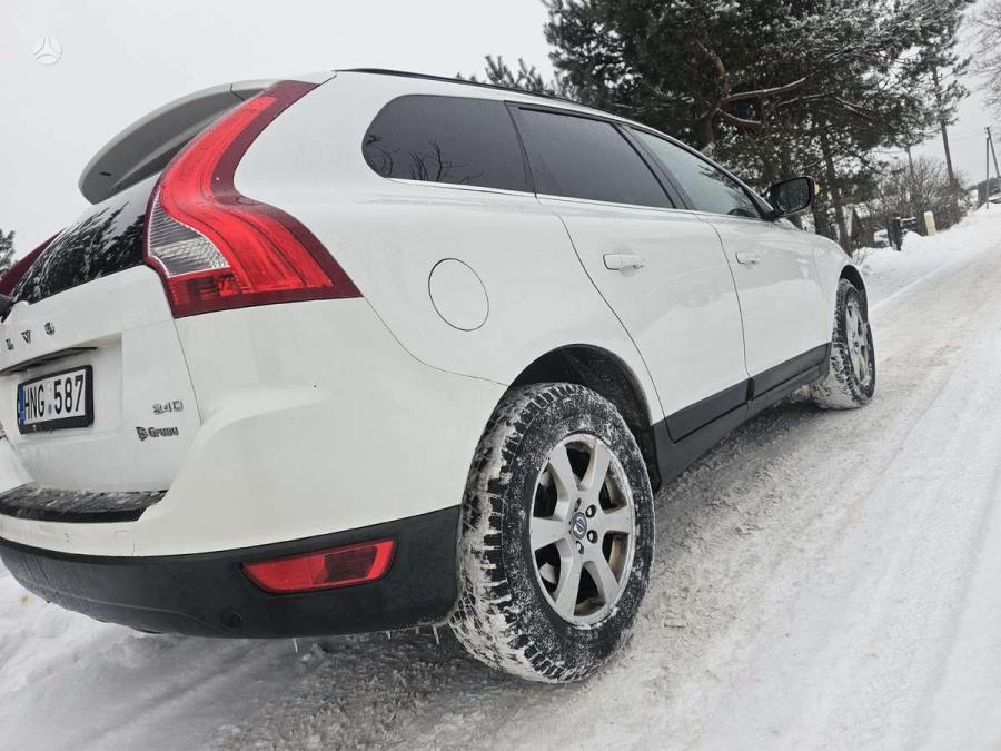 Balts Volvo XC60 2009 Kauņa, ar dzinēja tilpumu 2.40 L un nobraukumu 368 tūkst. km par 5150 €, foto 15 vietnē AUTOMOTO.COM.LV