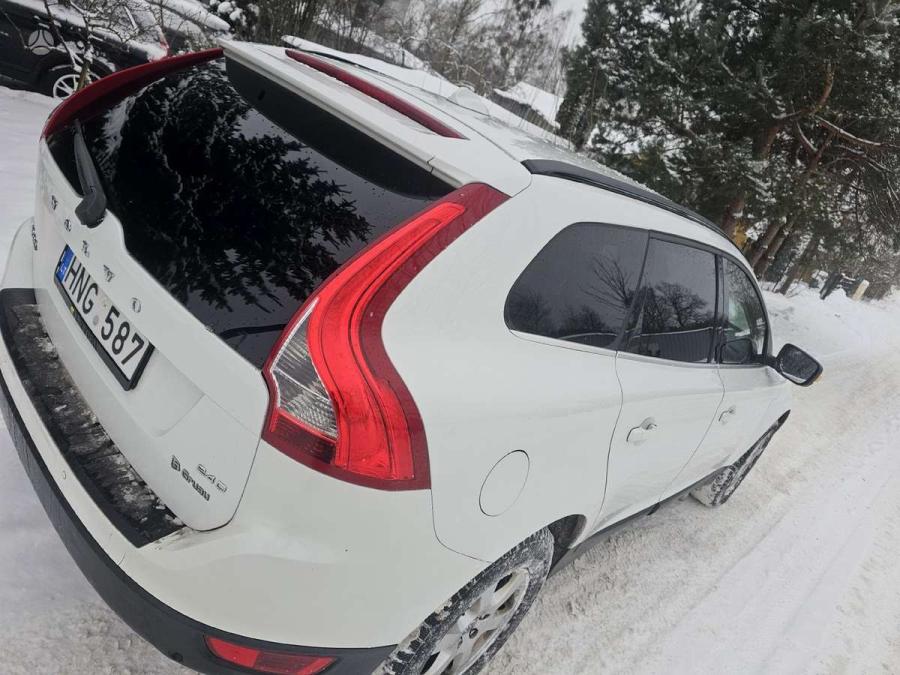 Balts Volvo XC60 2009 Kauņa, ar dzinēja tilpumu 2.40 L un nobraukumu 368 tūkst. km par 5150 €, foto 17 vietnē AUTOMOTO.COM.LV