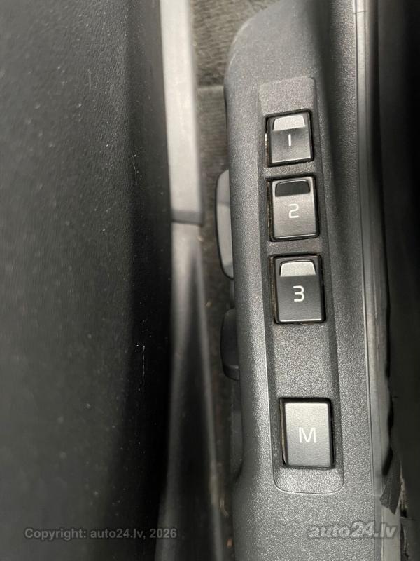 Balts Volvo XC60 2009 Tartu, ar dzinēja tilpumu 2.40 L un nobraukumu 290 tūkst. km par 7399 €, foto 11 vietnē AUTOMOTO.COM.LV