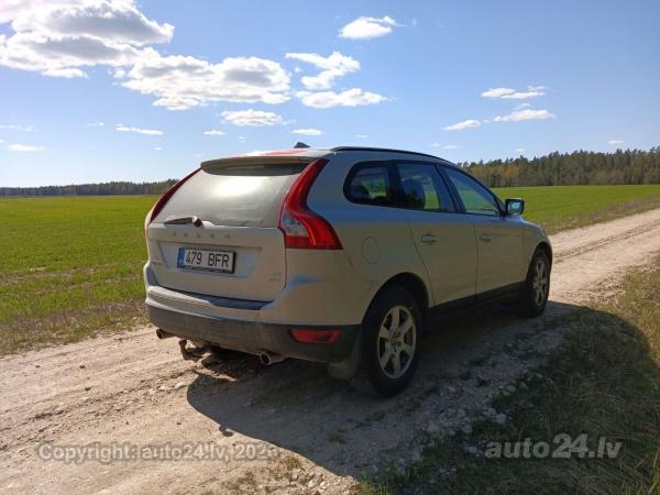 Balts Volvo XC60 2009 Tallina, ar dzinēja tilpumu 2.40 L un nobraukumu 257 tūkst. km par 8700 €, foto 3 vietnē AUTOMOTO.COM.LV