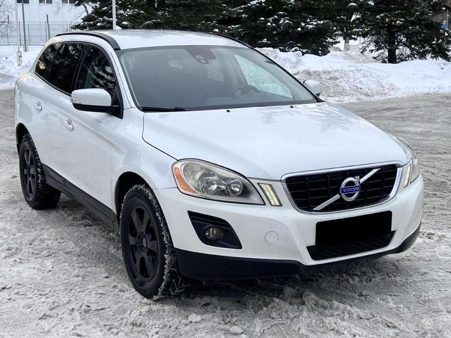 White Volvo XC60 2009 in Klaipeda, with an engine capacity of 2.40 L and mileage of 284 thousand km for 5500 €, photo 1 on AUTOMOTO.COM.LV