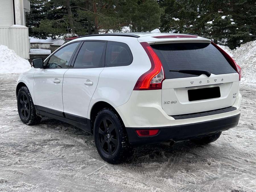 White Volvo XC60 2009 in Klaipeda, with an engine capacity of 2.40 L and mileage of 284 thousand km for 5500 €, photo 8 on AUTOMOTO.COM.LV