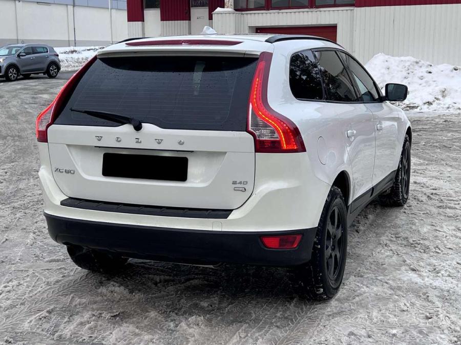 White Volvo XC60 2009 in Klaipeda, with an engine capacity of 2.40 L and mileage of 284 thousand km for 5500 €, photo 11 on AUTOMOTO.COM.LV