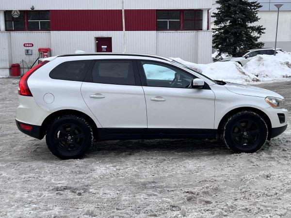 Balts Volvo XC60 2009 Klaipėda, ar dzinēja tilpumu 2.40 L un nobraukumu 284 tūkst. km par 5500 €, foto 3 vietnē AUTOMOTO.COM.LV