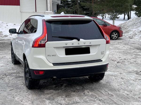 Balts Volvo XC60 2009 Klaipėda, ar dzinēja tilpumu 2.40 L un nobraukumu 284 tūkst. km par 5500 €, foto 9 vietnē AUTOMOTO.COM.LV