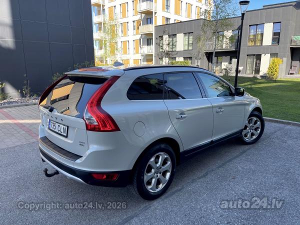 Balts Volvo XC60 2009 Tartu, ar dzinēja tilpumu 2.40 L un nobraukumu 270 tūkst. km par 7399 €, foto 2 vietnē AUTOMOTO.COM.LV
