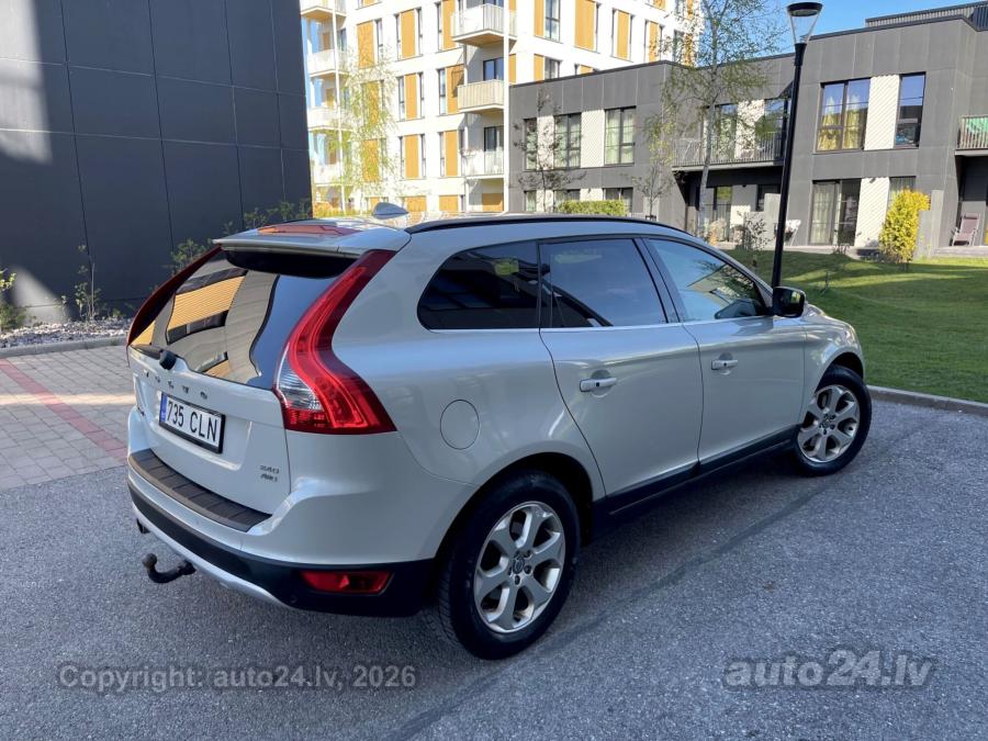 Balts Volvo XC60 2009 Tartu, ar dzinēja tilpumu 2.40 L un nobraukumu 270 tūkst. km par 7399 €, foto 3 vietnē AUTOMOTO.COM.LV