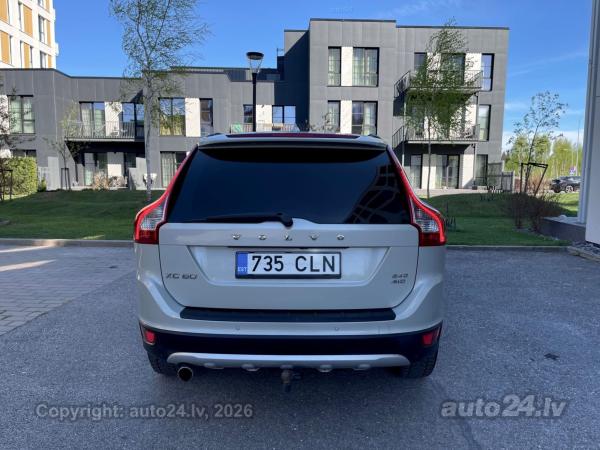 Balts Volvo XC60 2009 Tartu, ar dzinēja tilpumu 2.40 L un nobraukumu 270 tūkst. km par 7399 €, foto 8 vietnē AUTOMOTO.COM.LV