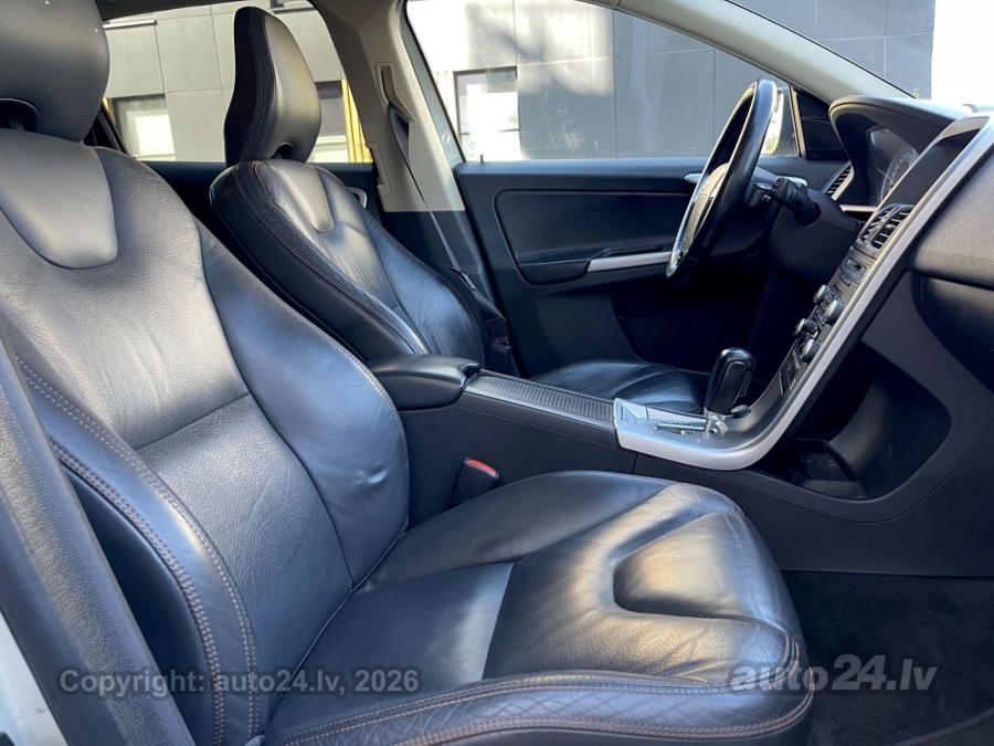 Balts Volvo XC60 2009 Tartu, ar dzinēja tilpumu 2.40 L un nobraukumu 270 tūkst. km par 7399 €, foto 10 vietnē AUTOMOTO.COM.LV