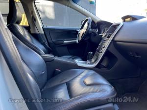 Balts Volvo XC60 2009 Tartu, ar dzinēja tilpumu 2.40 L un nobraukumu 270 tūkst. km par 7399 €, foto 11 vietnē AUTOMOTO.COM.LV