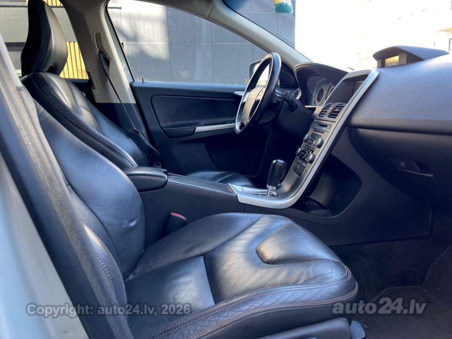 Balts Volvo XC60 2009 Tartu, ar dzinēja tilpumu 2.40 L un nobraukumu 270 tūkst. km par 7399 €, foto 11 vietnē AUTOMOTO.COM.LV
