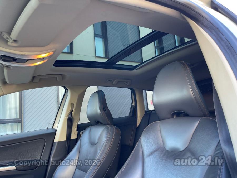 Balts Volvo XC60 2009 Tartu, ar dzinēja tilpumu 2.40 L un nobraukumu 270 tūkst. km par 7399 €, foto 17 vietnē AUTOMOTO.COM.LV