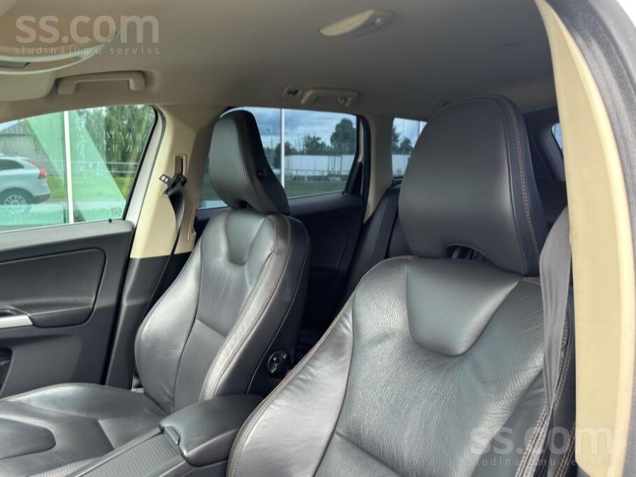 Balts Volvo XC60 2009 Rēzekne, ar dzinēja tilpumu 2.40 L un nobraukumu 275 tūkst. km par 7900 €, foto 11 vietnē AUTOMOTO.COM.LV