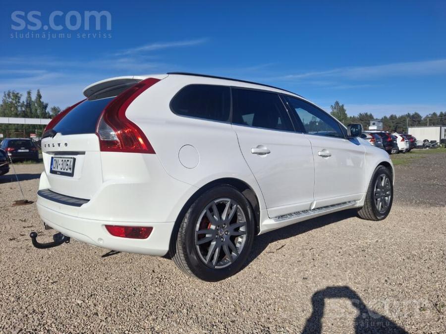Balts Volvo XC60 2009 Rīga, ar dzinēja tilpumu 2.40 L un nobraukumu 324 tūkst. km par 8195 €, foto 4 vietnē AUTOMOTO.COM.LV