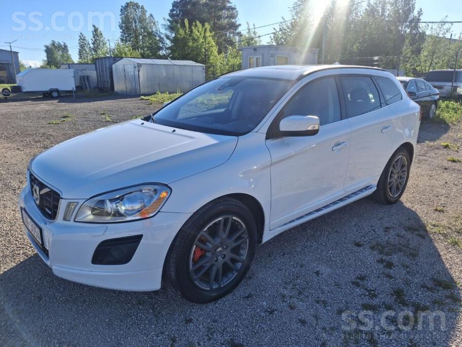 Balts Volvo XC60 2009 Rīga, ar dzinēja tilpumu 2.40 L un nobraukumu 324 tūkst. km par 8195 €, foto 6 vietnē AUTOMOTO.COM.LV