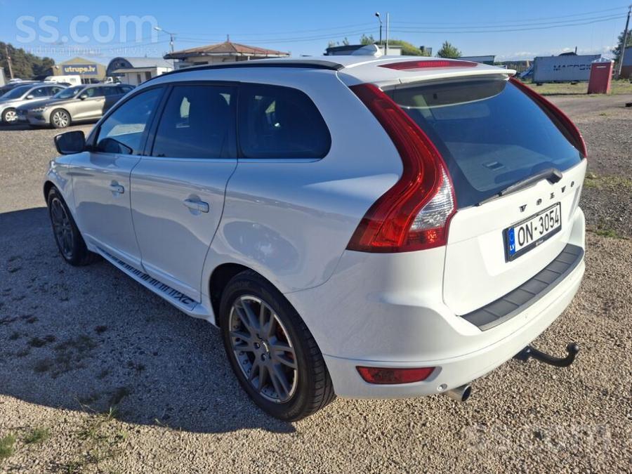 Balts Volvo XC60 2009 Rīga, ar dzinēja tilpumu 2.40 L un nobraukumu 324 tūkst. km par 8195 €, foto 8 vietnē AUTOMOTO.COM.LV