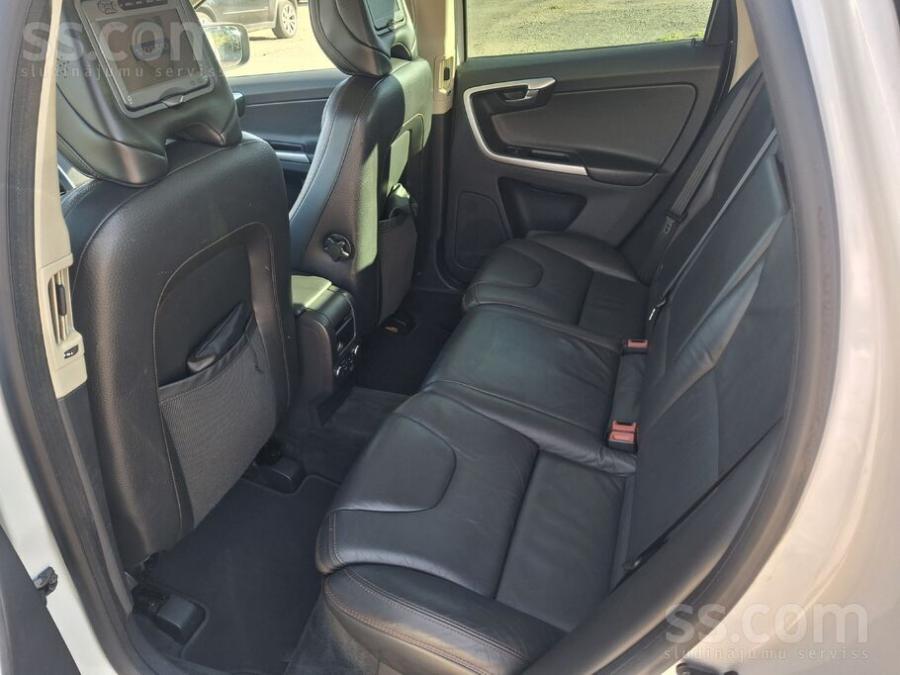 Balts Volvo XC60 2009 Rīga, ar dzinēja tilpumu 2.40 L un nobraukumu 324 tūkst. km par 8195 €, foto 11 vietnē AUTOMOTO.COM.LV