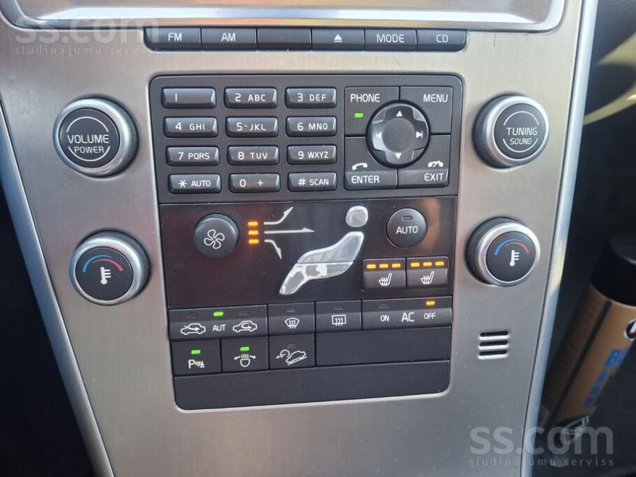 Balts Volvo XC60 2009 Rīga, ar dzinēja tilpumu 2.40 L un nobraukumu 324 tūkst. km par 8195 €, foto 17 vietnē AUTOMOTO.COM.LV