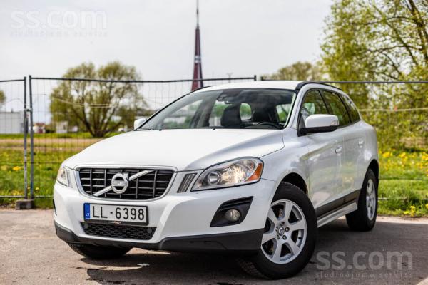 White Volvo XC60 2009 in Riga, with an engine capacity of 2.40 L and mileage of 373 thousand km for 7290 €, photo 1 on AUTOMOTO.COM.LV