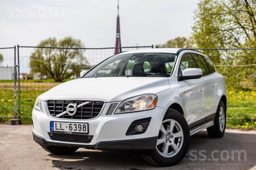 Balts Volvo XC60 2009 Rīga, ar dzinēja tilpumu 2.40 L un nobraukumu 373 tūkst. km par 7290 €, foto 1 vietnē AUTOMOTO.COM.LV