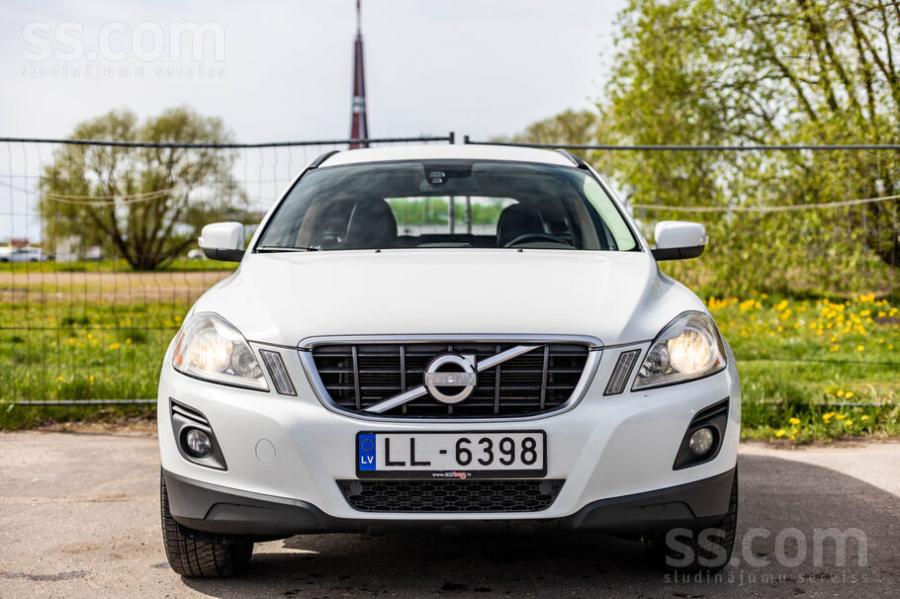 Balts Volvo XC60 2009 Rīga, ar dzinēja tilpumu 2.40 L un nobraukumu 373 tūkst. km par 7290 €, foto 4 vietnē AUTOMOTO.COM.LV